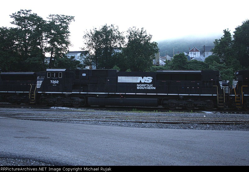 NS 7202